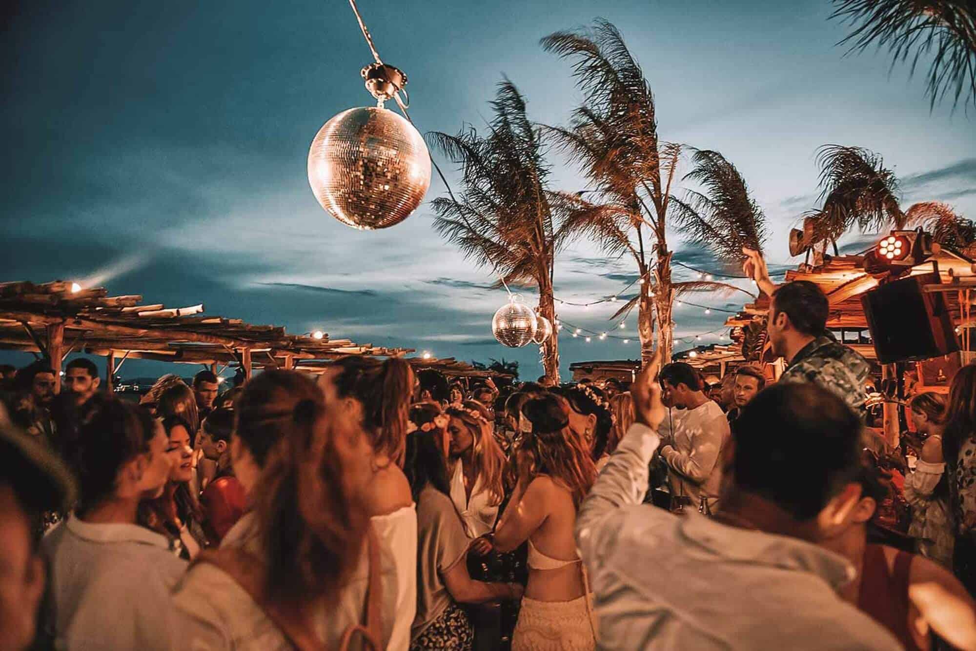 Mykonos In October - Is It Worth It? [The Reality]